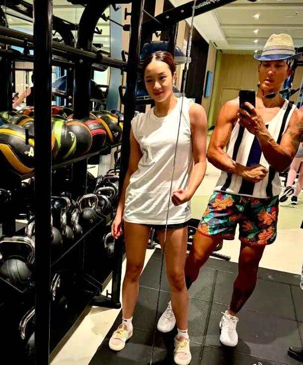 吴尊女儿neinei晒照 手臂肌肉线条被赞健康美- 娱乐八卦_赢家娱乐